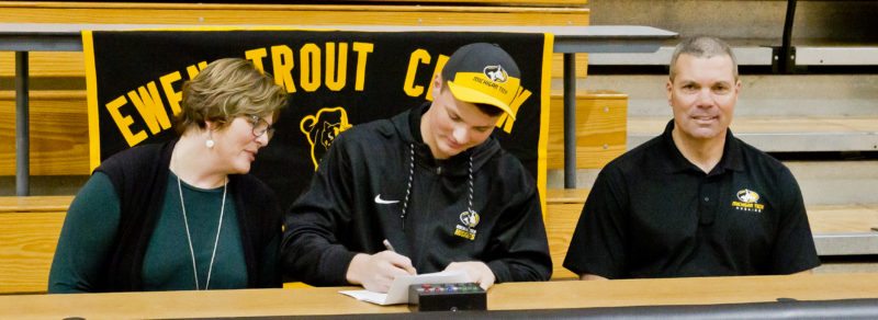 E-TC’s Jake Witt signs NLI to play basketball at Michigan Tech | News ...